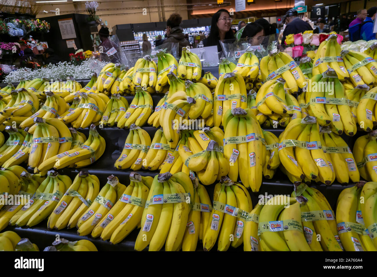 Thousands of excited shoppers flock to the Wegmans supermarket in ...