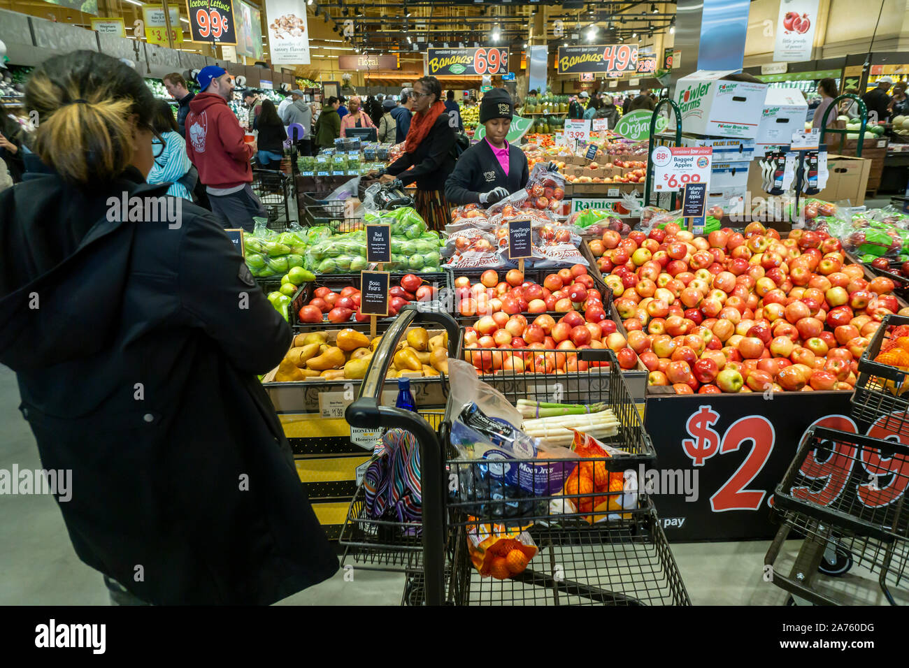 Thousands of excited shoppers flock to the Wegmans supermarket in ...
