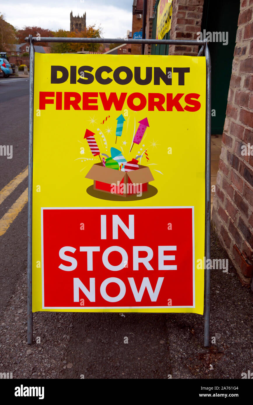 Fireworks store sign hi-res stock photography and images - Alamy
