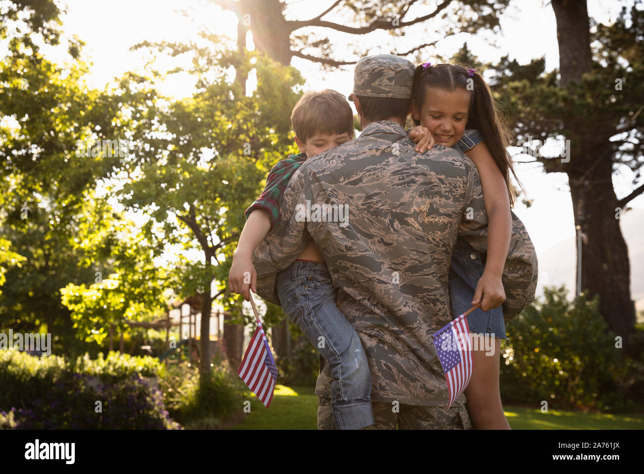 Us army soldier home hi-res stock photography and images - Alamy