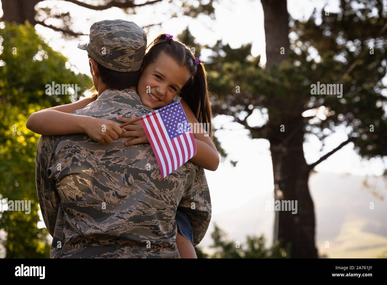 Soldier with daughter Stock Photo - Alamy