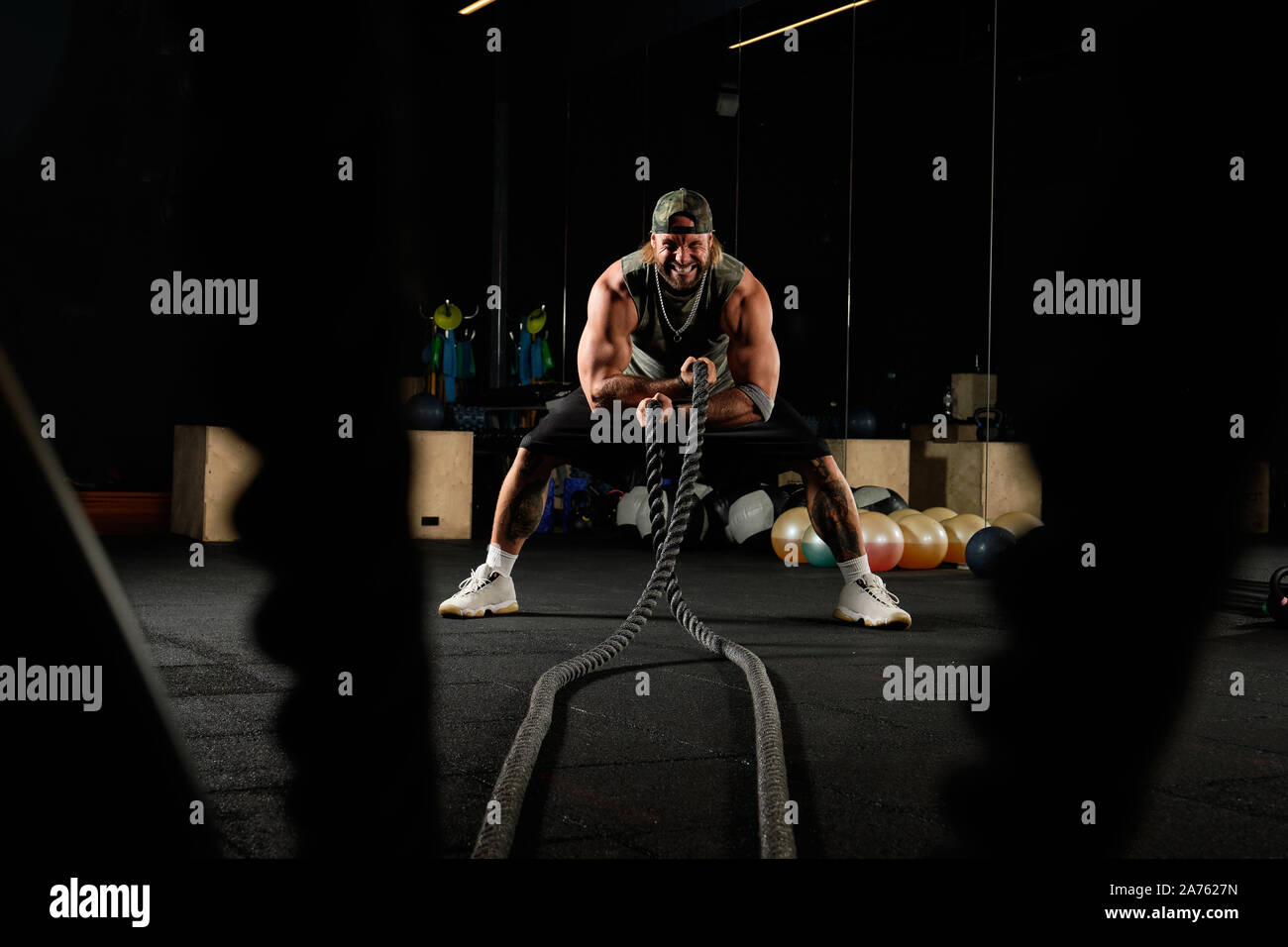 Tense ropes hi-res stock photography and images - Alamy