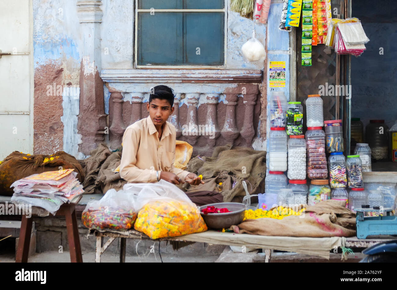 Grocery vendor indian hi-res stock photography and images - Alamy