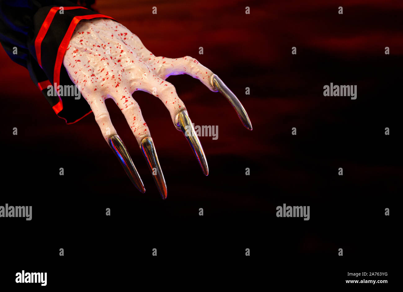 Long fingernails hi-res stock photography and images - Alamy