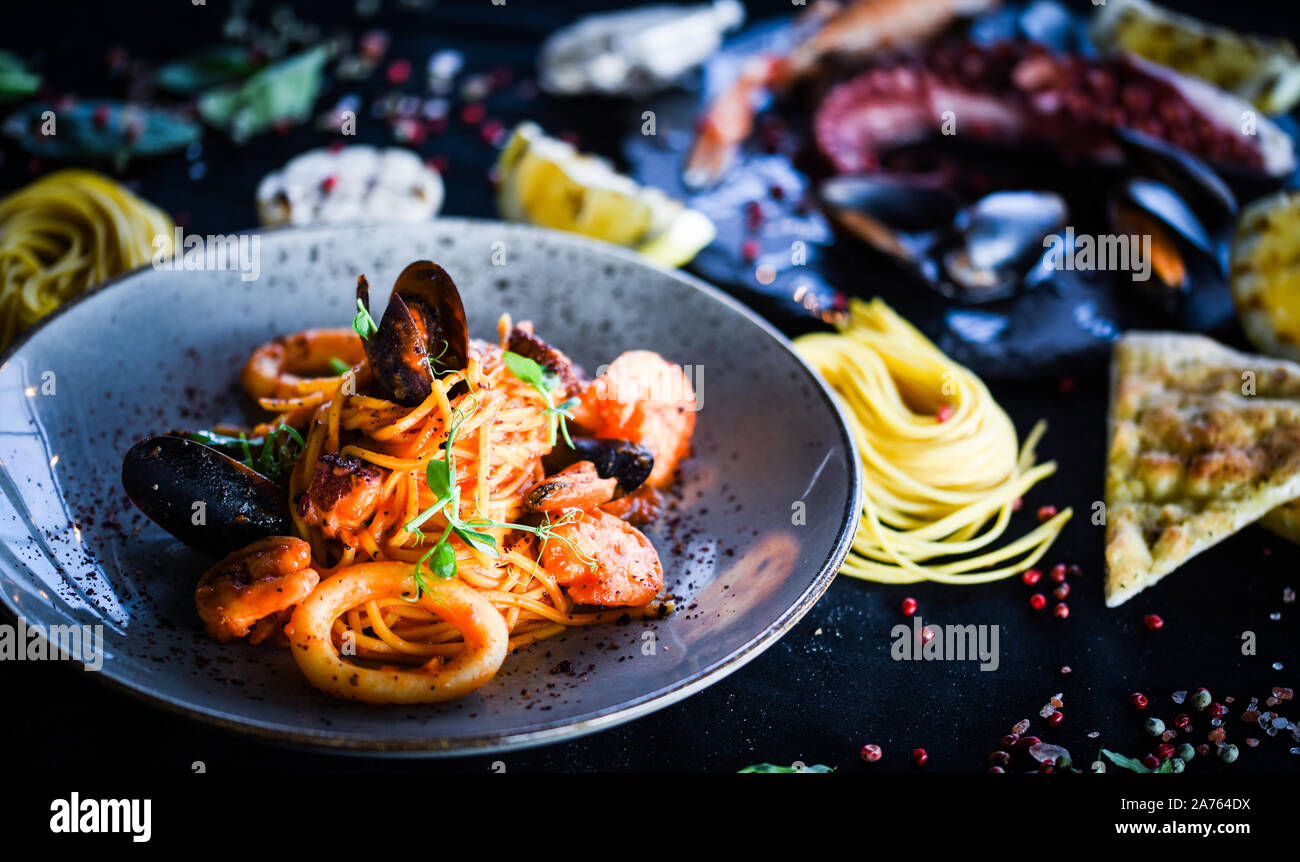 delicious italian spaghetti with fresh seafood & tasty vegetables Stock ...