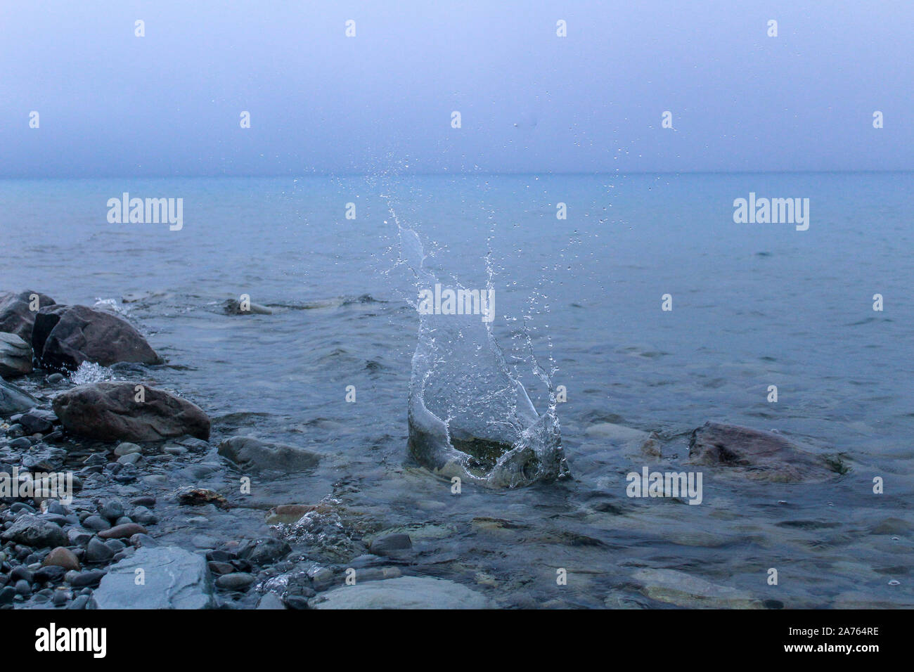 Splashing rocky hi-res stock photography and images - Alamy