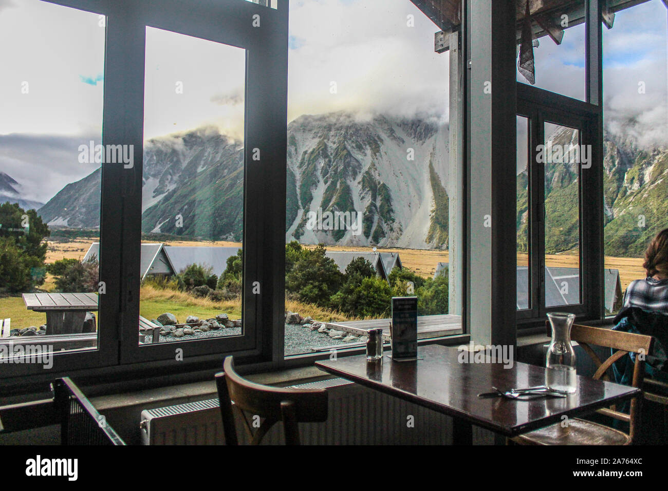 Tree house restaurant new zealand hi-res stock photography and images ...