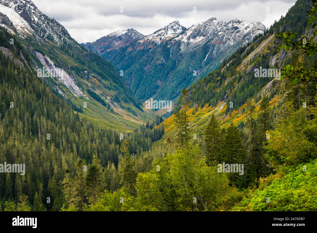 Fall Colors in a Valley Surrounded by Mountains Stock Photo - Alamy