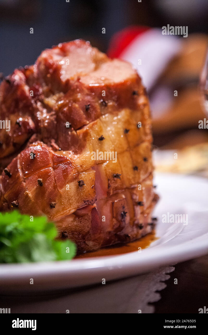 Dinner party settings with food hi-res stock photography and images - Alamy