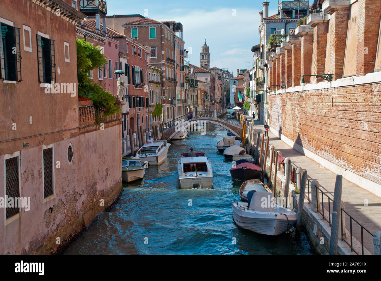 Blue vio hi-res stock photography and images - Alamy