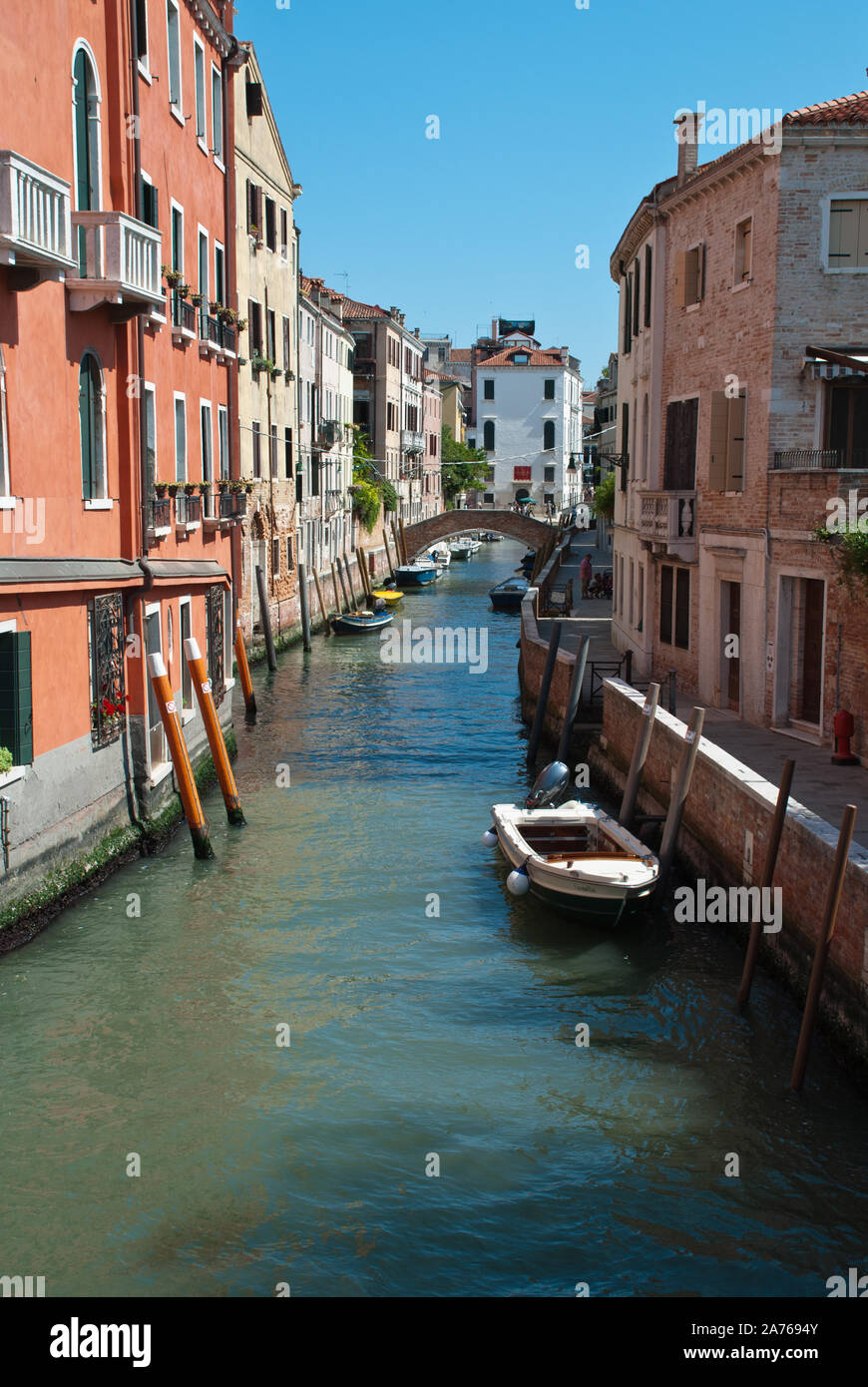 Blue vio hi-res stock photography and images - Alamy