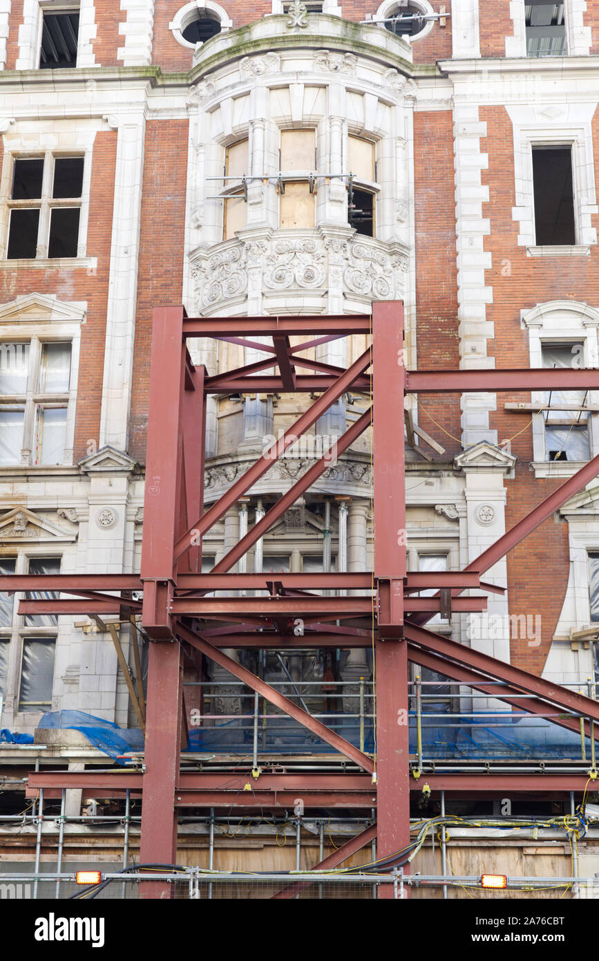 Steel scaffolding hi-res stock photography and images - Alamy