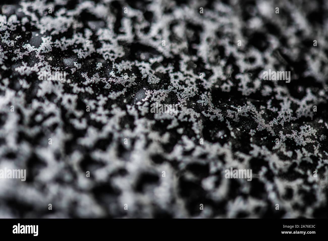 Powder paint for protection of metal construction parts and structures ...