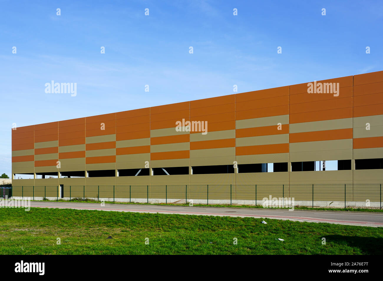 Aluminium cladding panels hi-res stock photography and images - Alamy