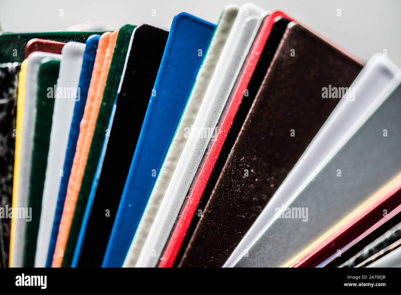 Powder paint for protection of metal construction parts and structures ...