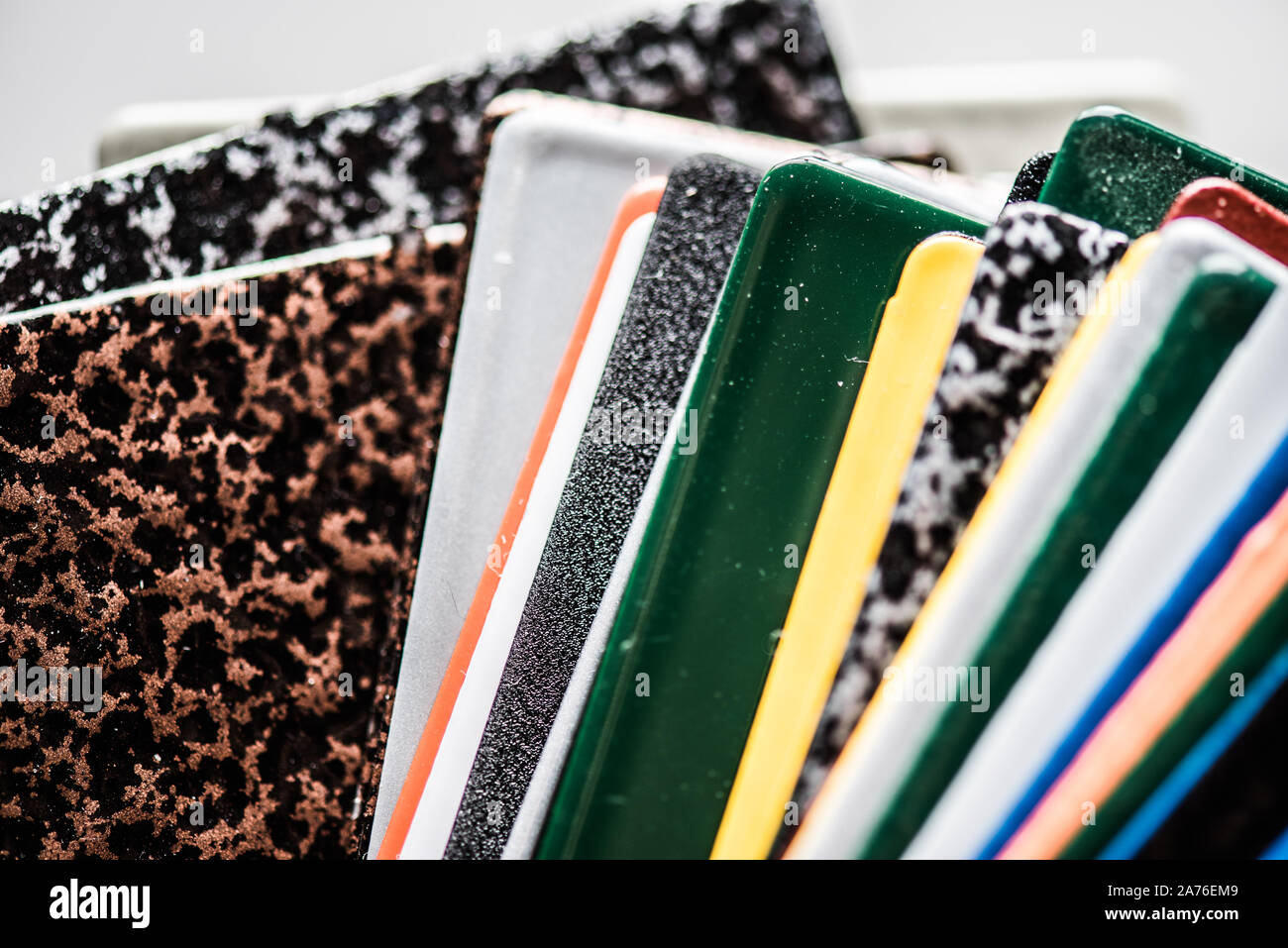 Powder paint for protection of metal construction parts and structures ...