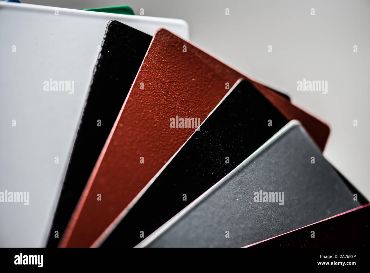 Powder paint for protection of metal construction parts and structures ...