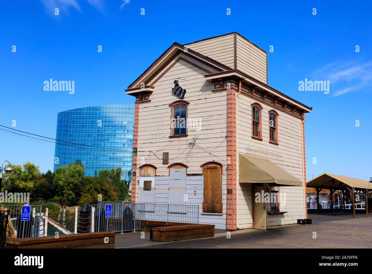 Old wooden building on the river side quayside, Old Town, Sacramento ...