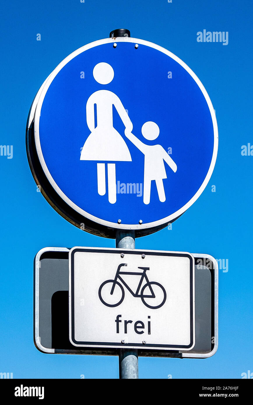 Pedestrian sign germany hi-res stock photography and images - Alamy