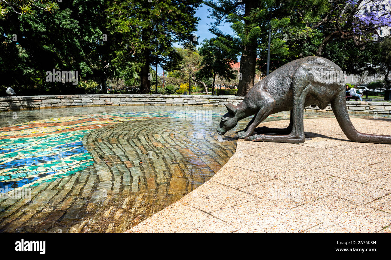 Kangaroo statue australia hi-res stock photography and images - Alamy