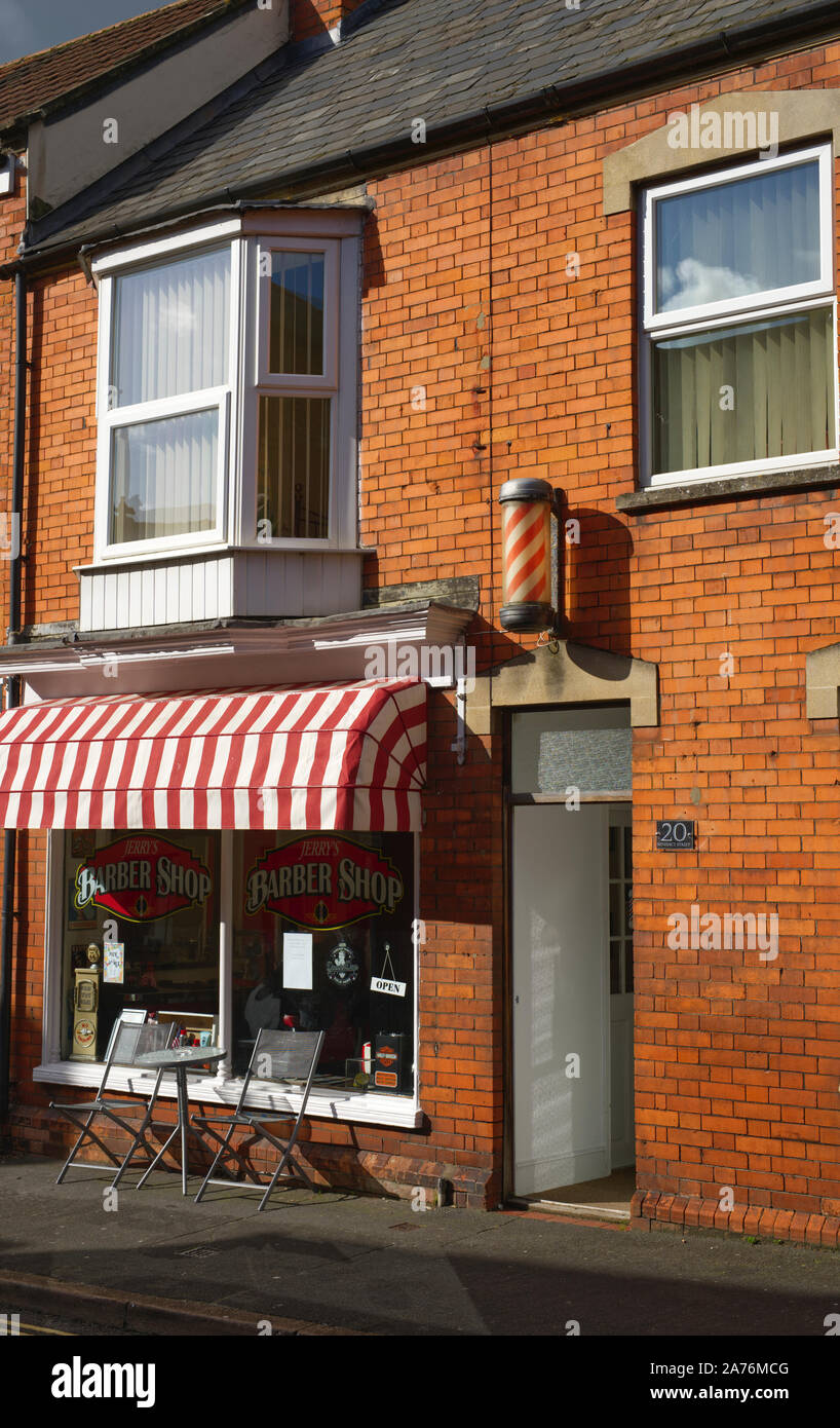 Front of barber shop hi-res stock photography and images - Alamy