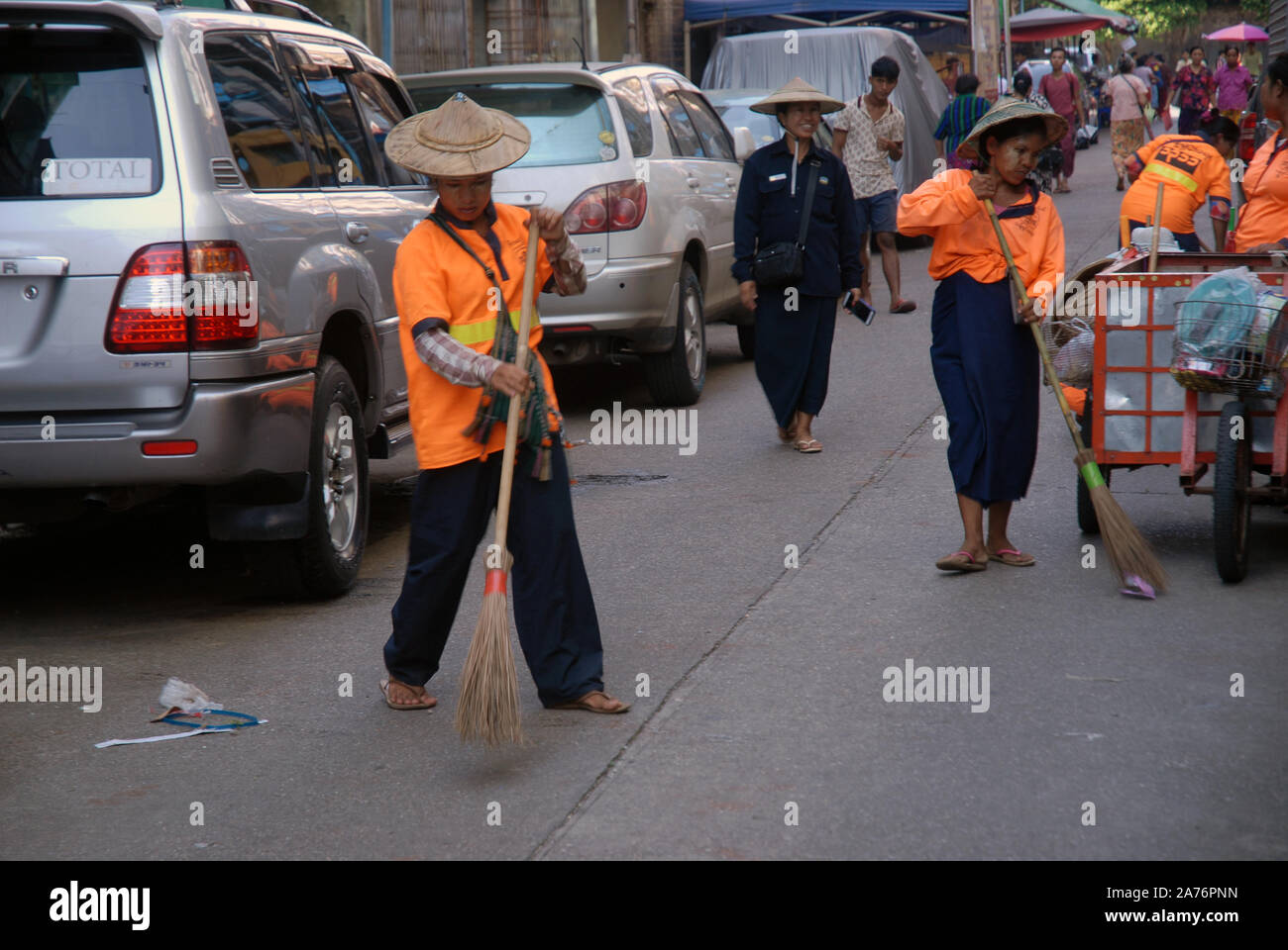 Road sweepers broom hi-res stock photography and images - Alamy