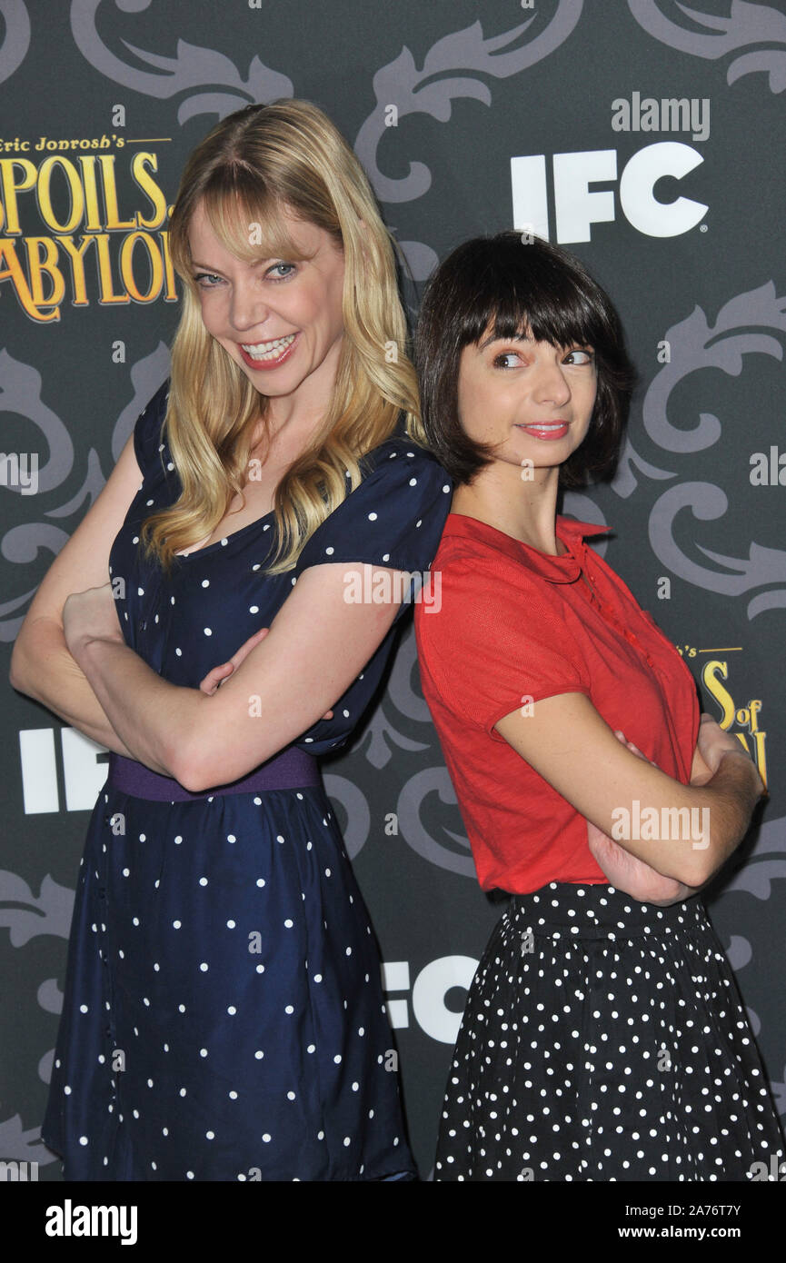 Kate micucci and riki lindhome hi-res stock photography and images - Alamy