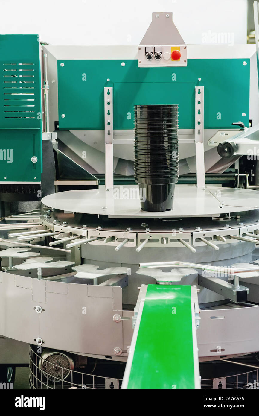 Conveyor for mechanical planting of seedlings. Machine with grabs ...