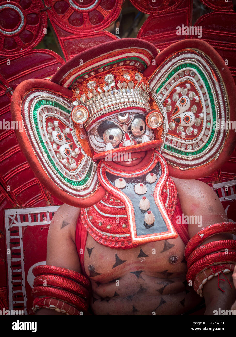 Theyyam mask hi-res stock photography and images - Alamy