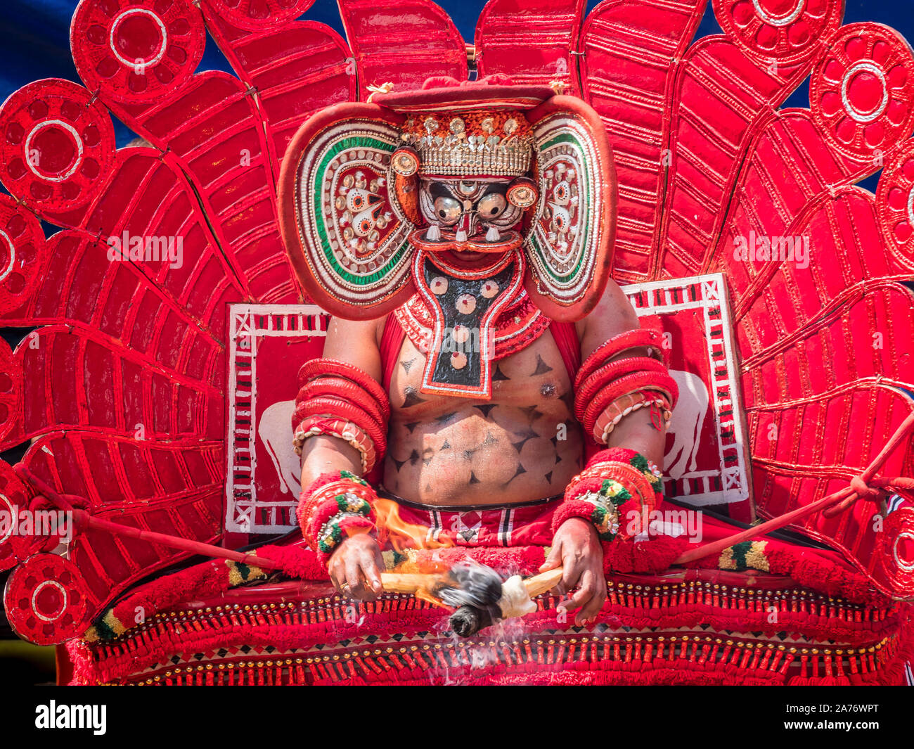 Theyyam mask hi-res stock photography and images - Alamy