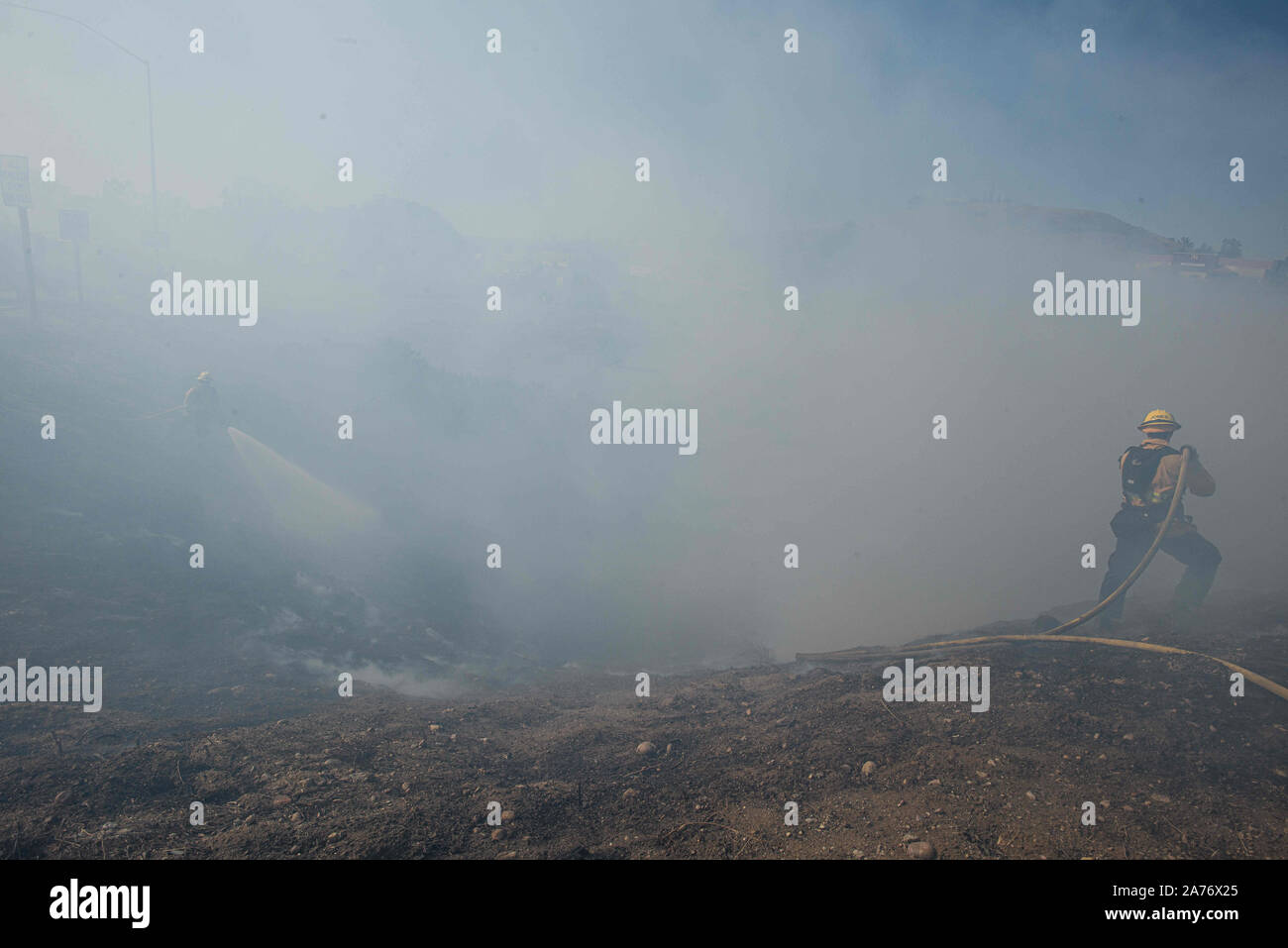 Simi Valley, California, USA. 30th Oct, 2019. Firefighters act quickly ...