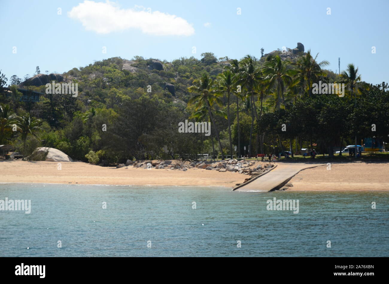 Magnetic island beach hi-res stock photography and images - Alamy