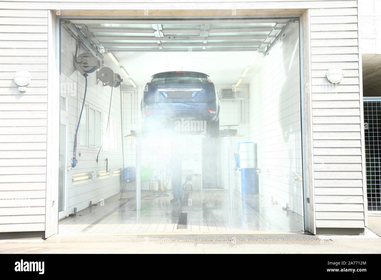 car being washed by workman with water Stock Photo - Alamy