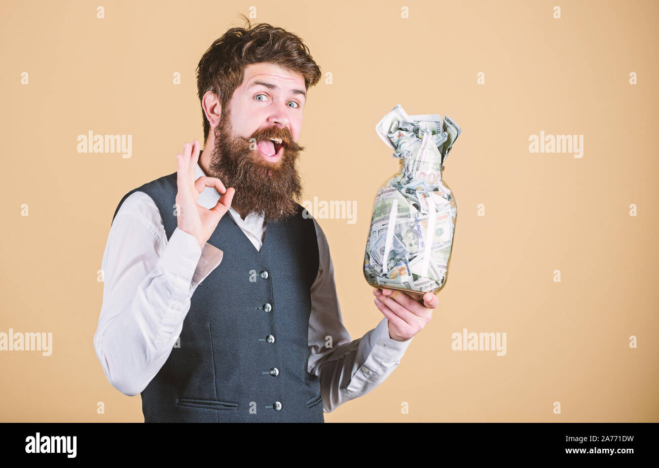 Bank handout hi-res stock photography and images - Alamy