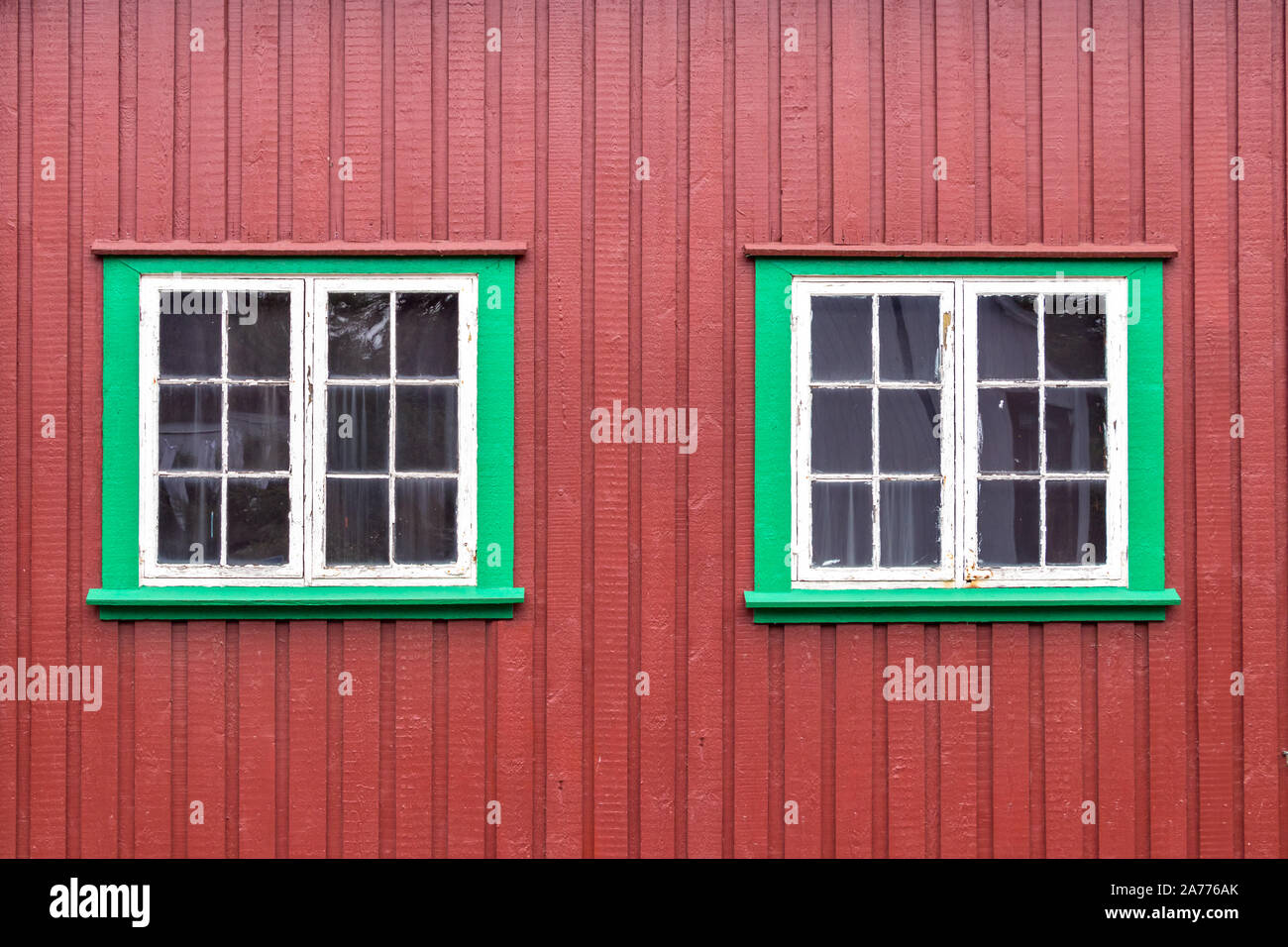 Building front windows pattern hi-res stock photography and images - Alamy