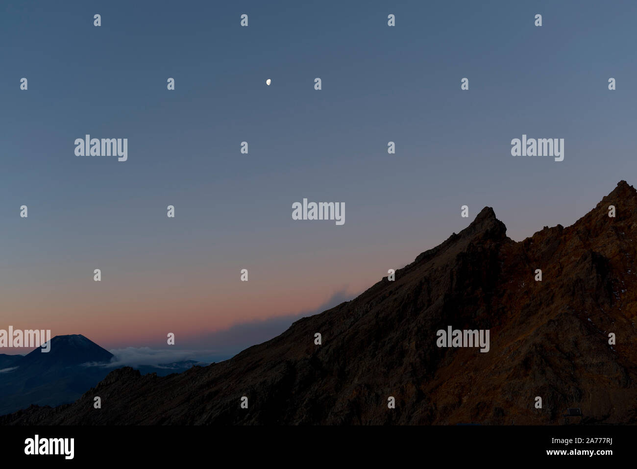 Mount Ruapehu, New Zealand. Moonrise over Pinnacle ridge Stock Photo ...