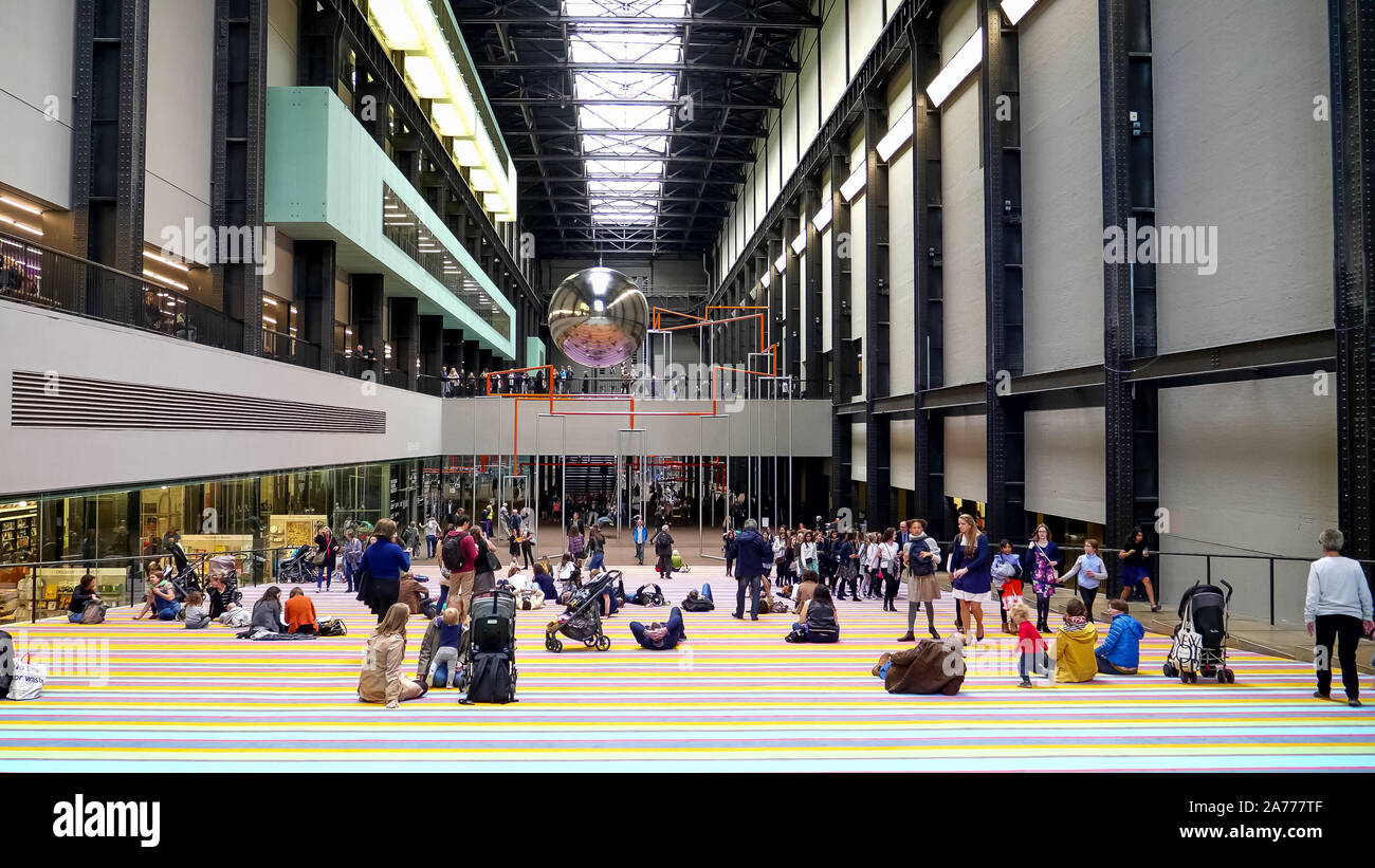 Tate hall museum hi-res stock photography and images - Alamy