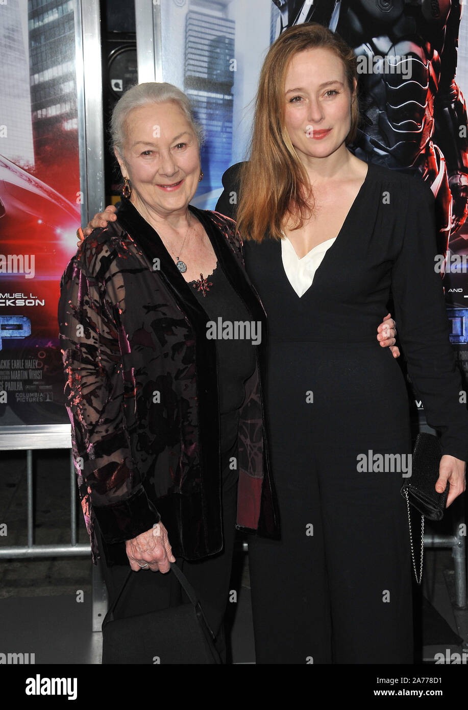 Jennifer ehle and mother rosemary harris hi-res stock photography and ...