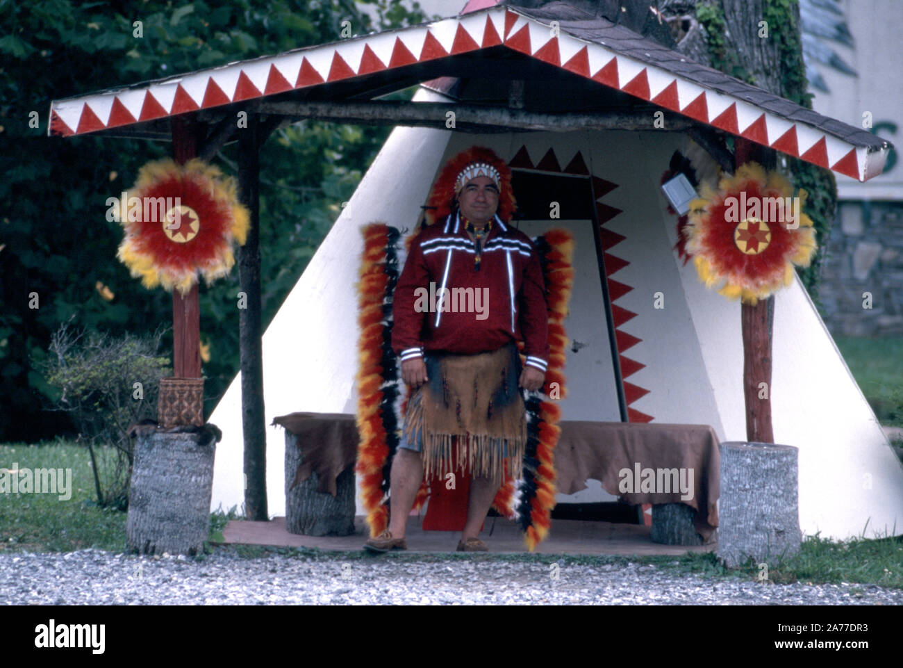 A Cherokee Indian chief on the reservation in North Carolina, USA Stock ...