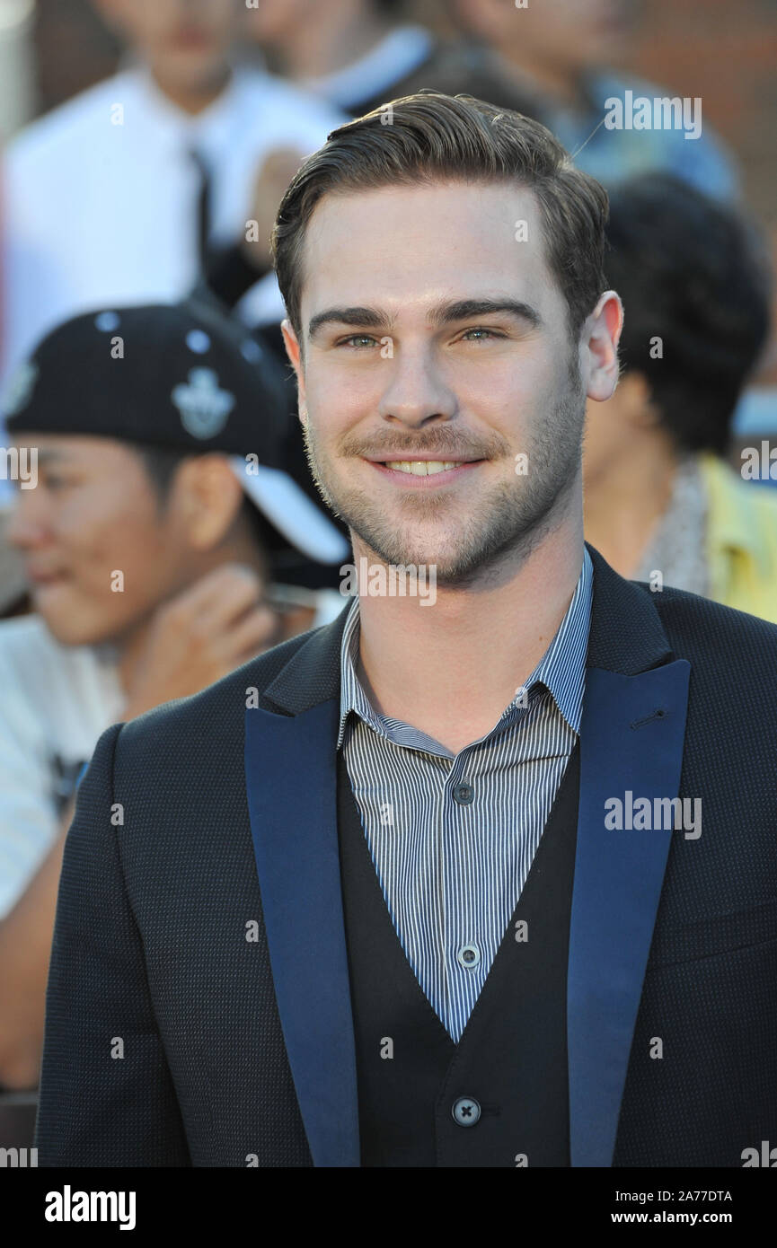 Divergent La Premiere High Resolution Stock Photography and Images - Alamy