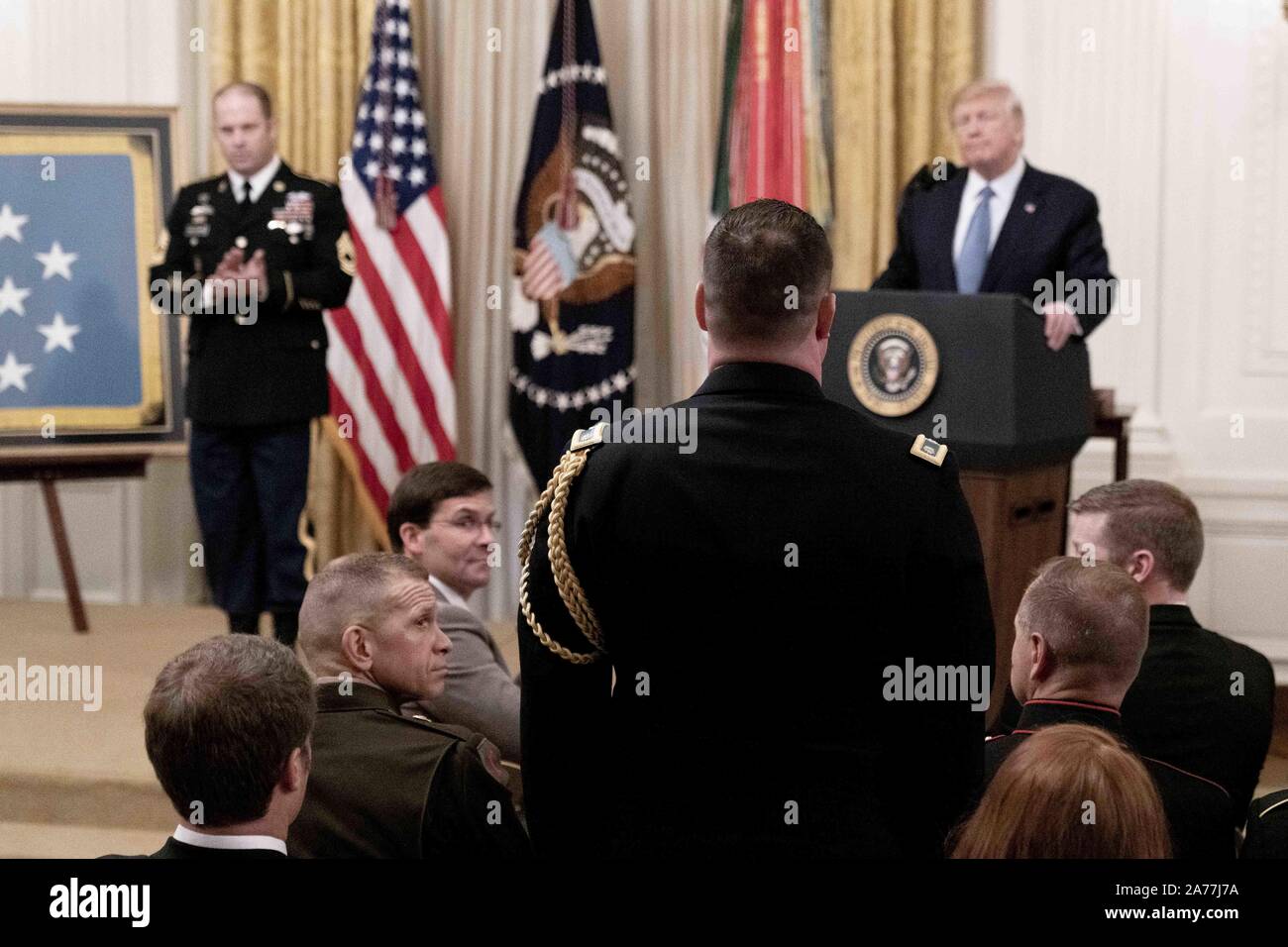 President donald trump standing hi-res stock photography and images - Alamy