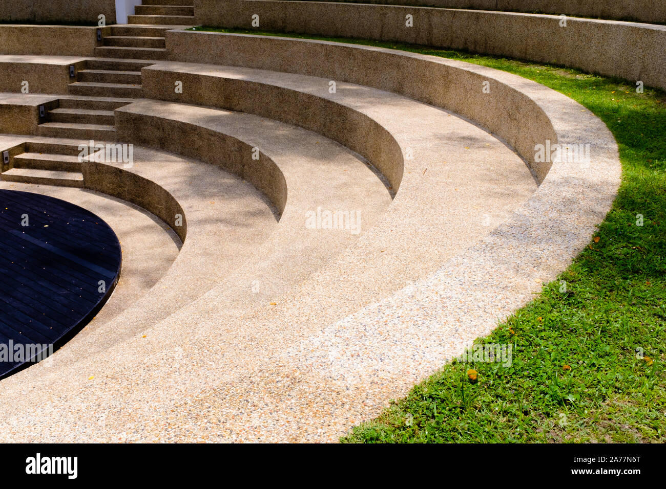Seating steps garden hi-res stock photography and images - Alamy