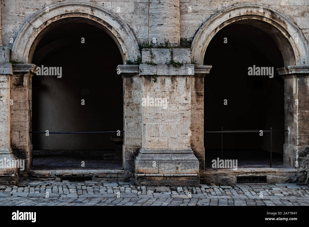 Old stone twin arc architecture in Montepulciano, Italy Stock Photo - Alamy