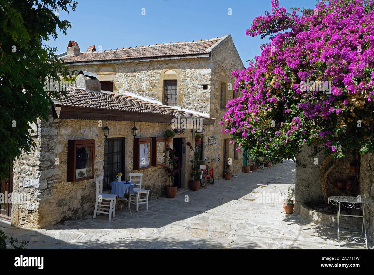 Stone rubble houses hi-res stock photography and images - Alamy
