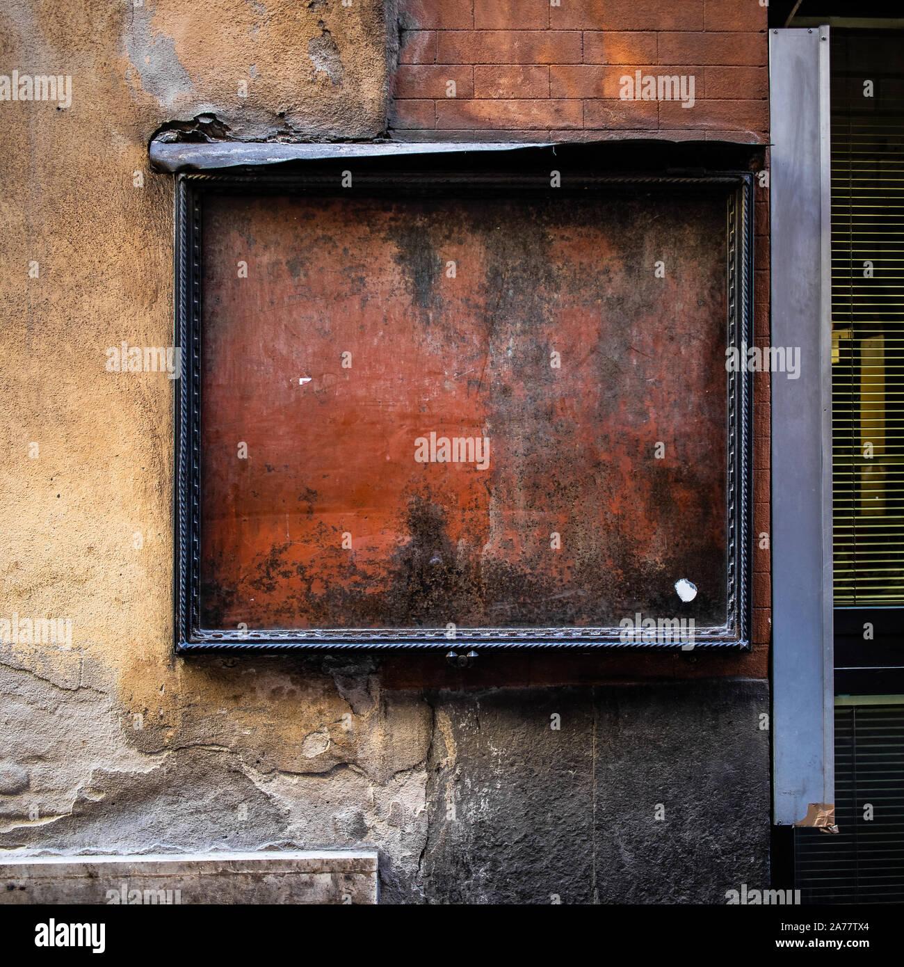 Empty canvas hi-res stock photography and images - Alamy