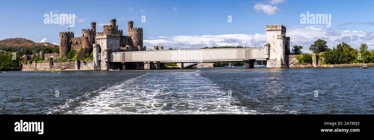 Conwy wrought iron tubular railway bridge hi-res stock photography and ...