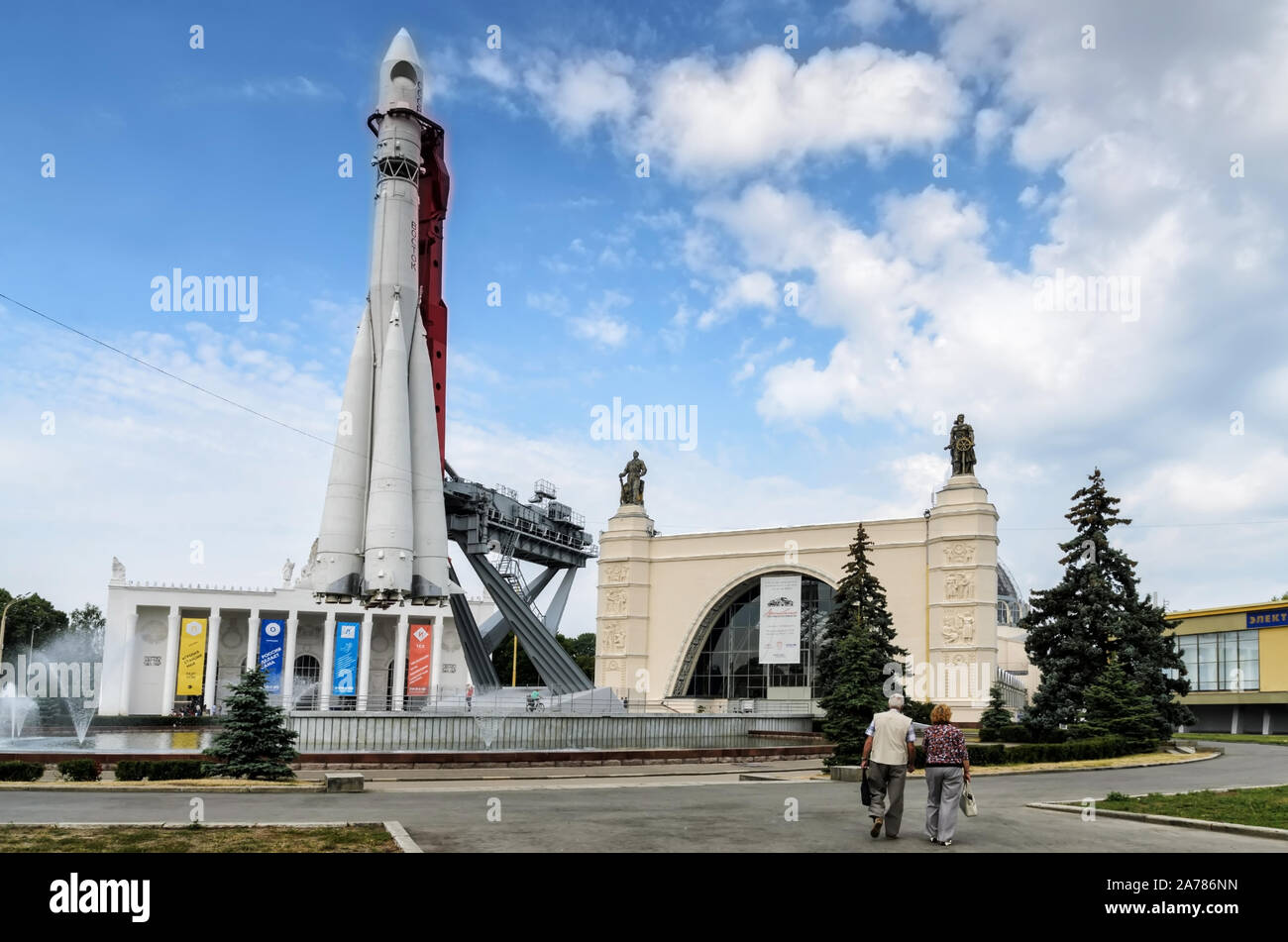 MOSCOW, RUSSIA - AUGUST 10 2014: Russian spaceship Vostok 1, monument ...