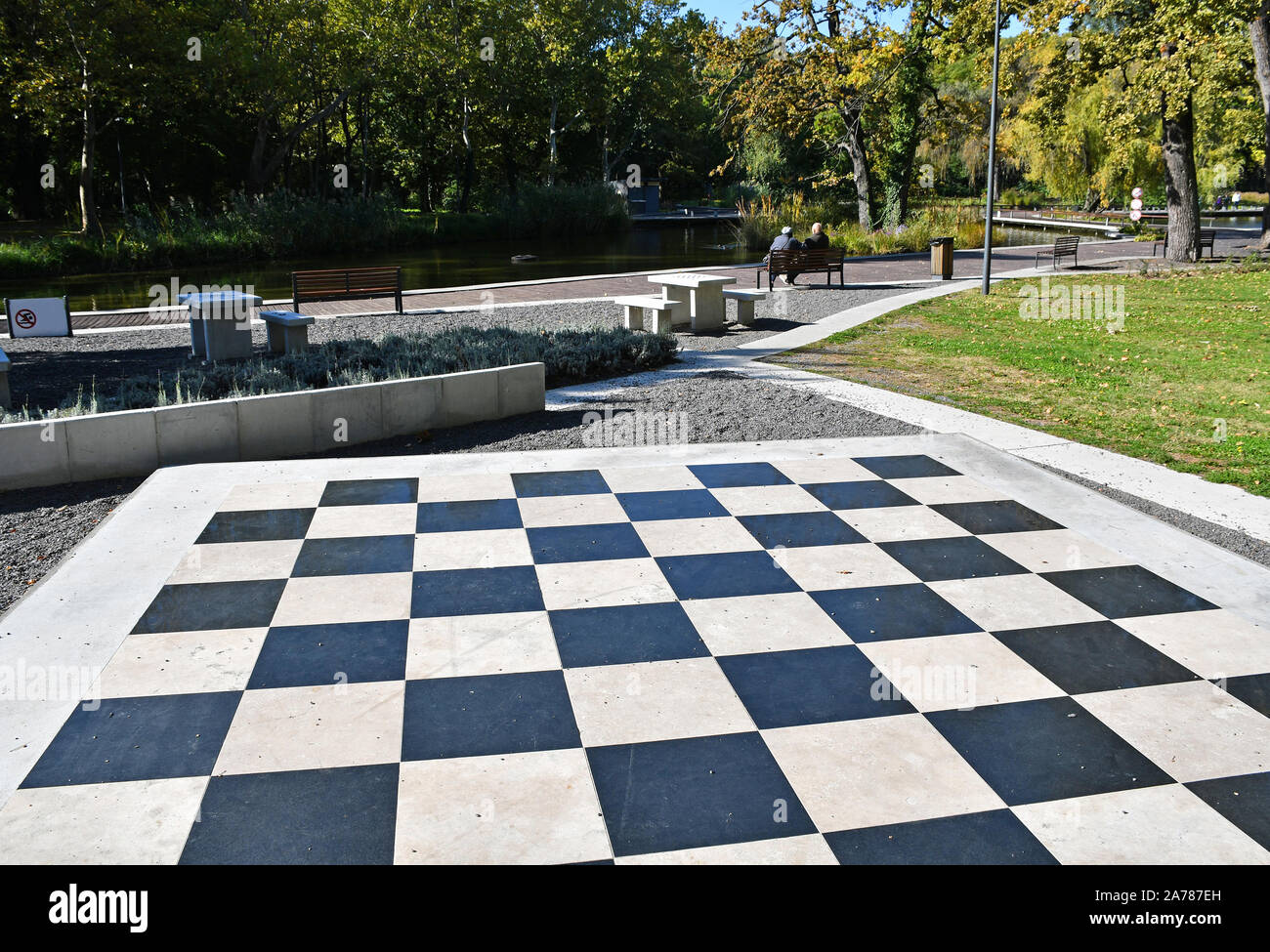 Outdoor chess board hi-res stock photography and images - Alamy