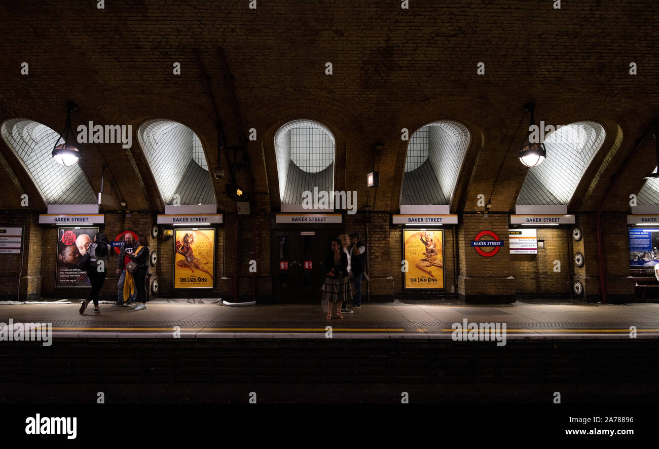 Platform of the historic Baker Street Underground Station in London ...