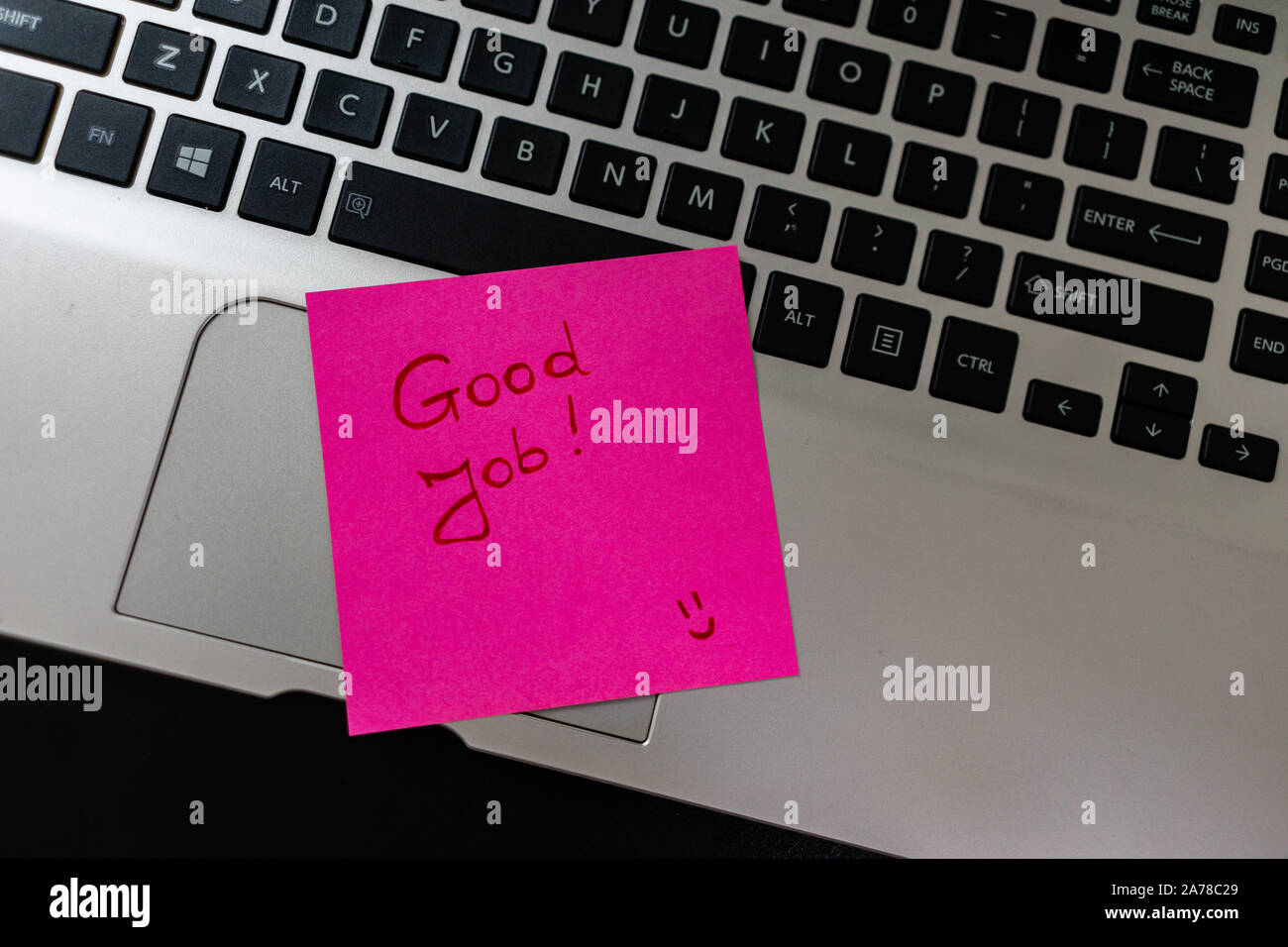 Text Good job on sticky note. Pink sticky note on keyboard Stock Photo ...
